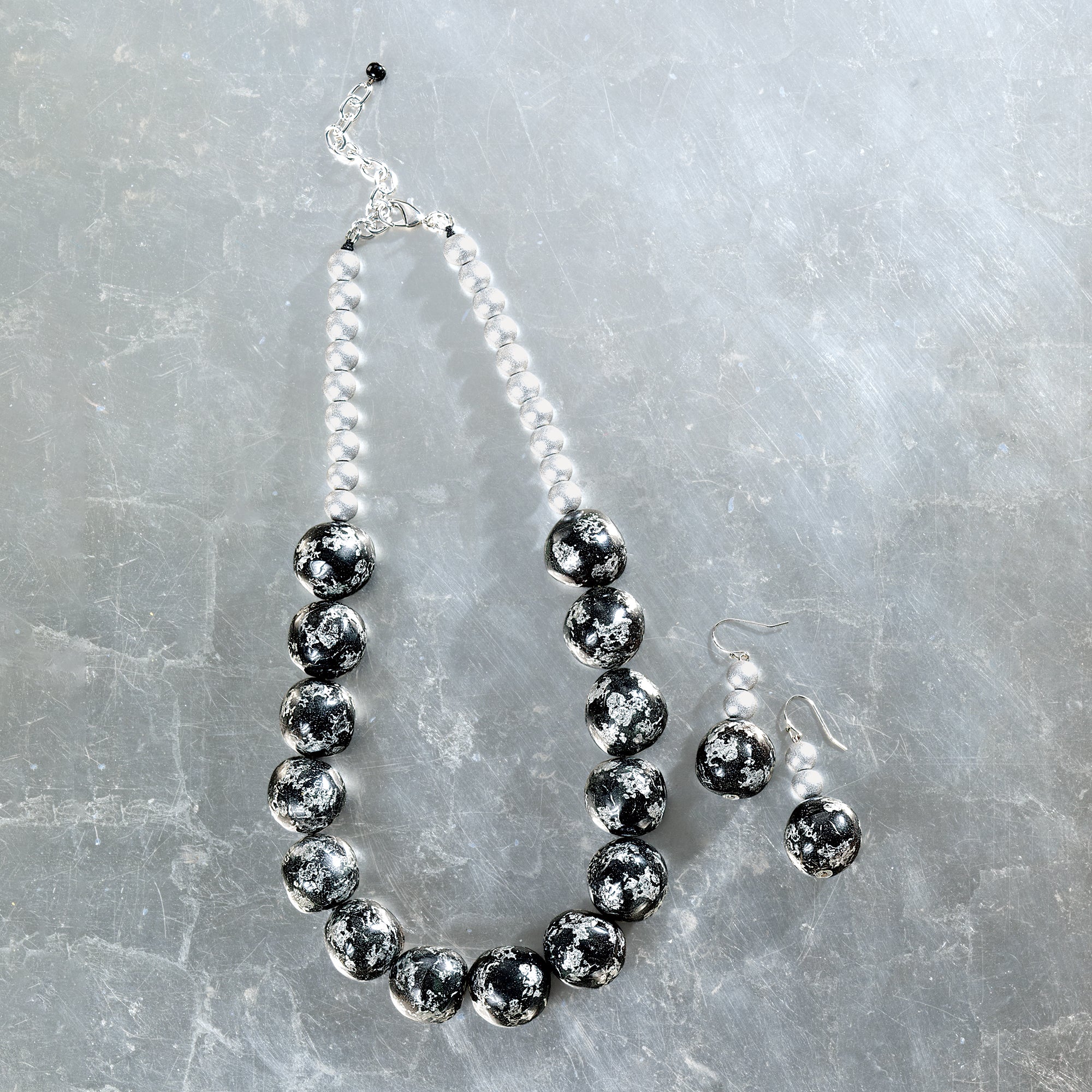 Black & Silver Capiz Shell Necklace & Earrings Set | Uno Alla Volta