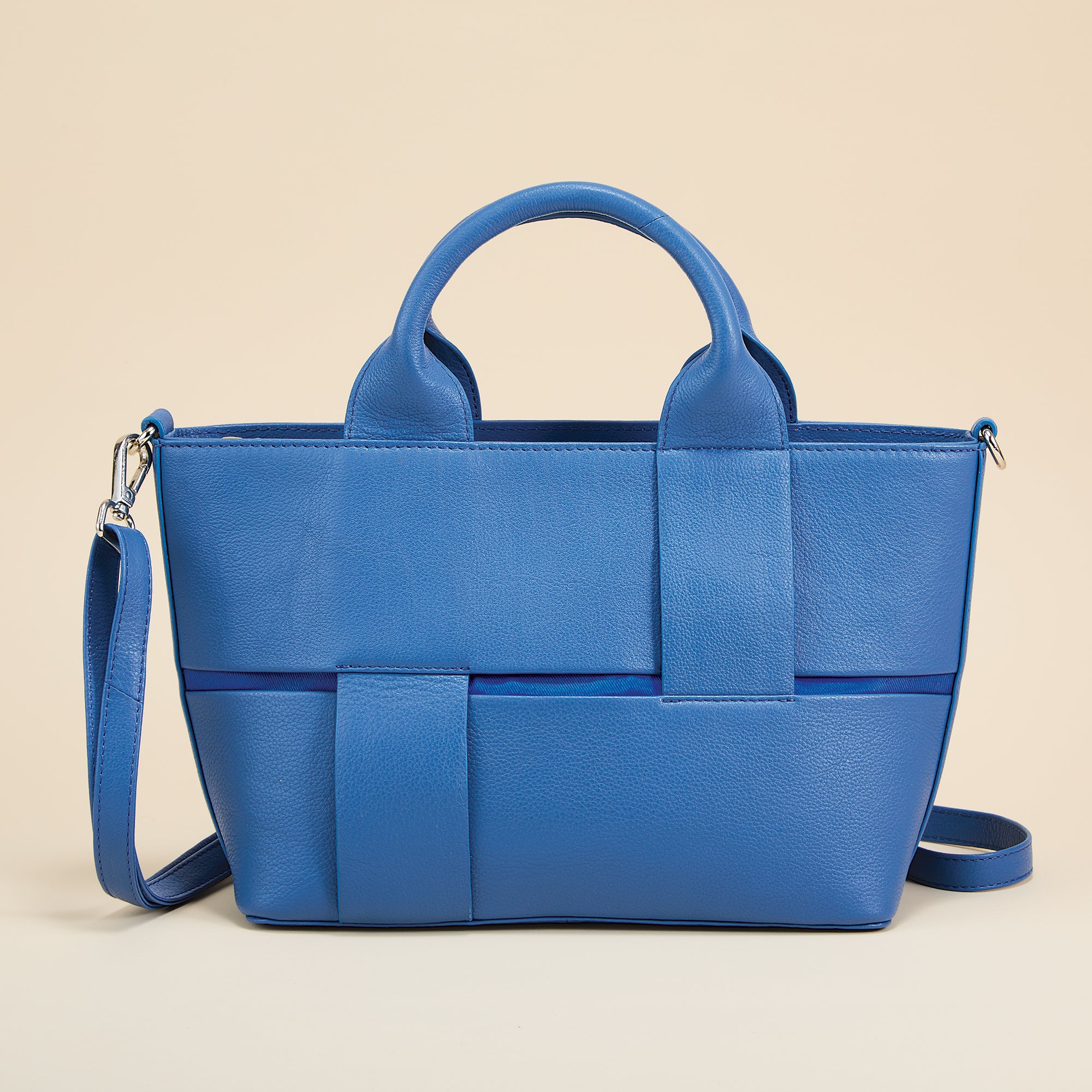 Blue Sapphire Woven Leather Tote Bag | Uno Alla Volta