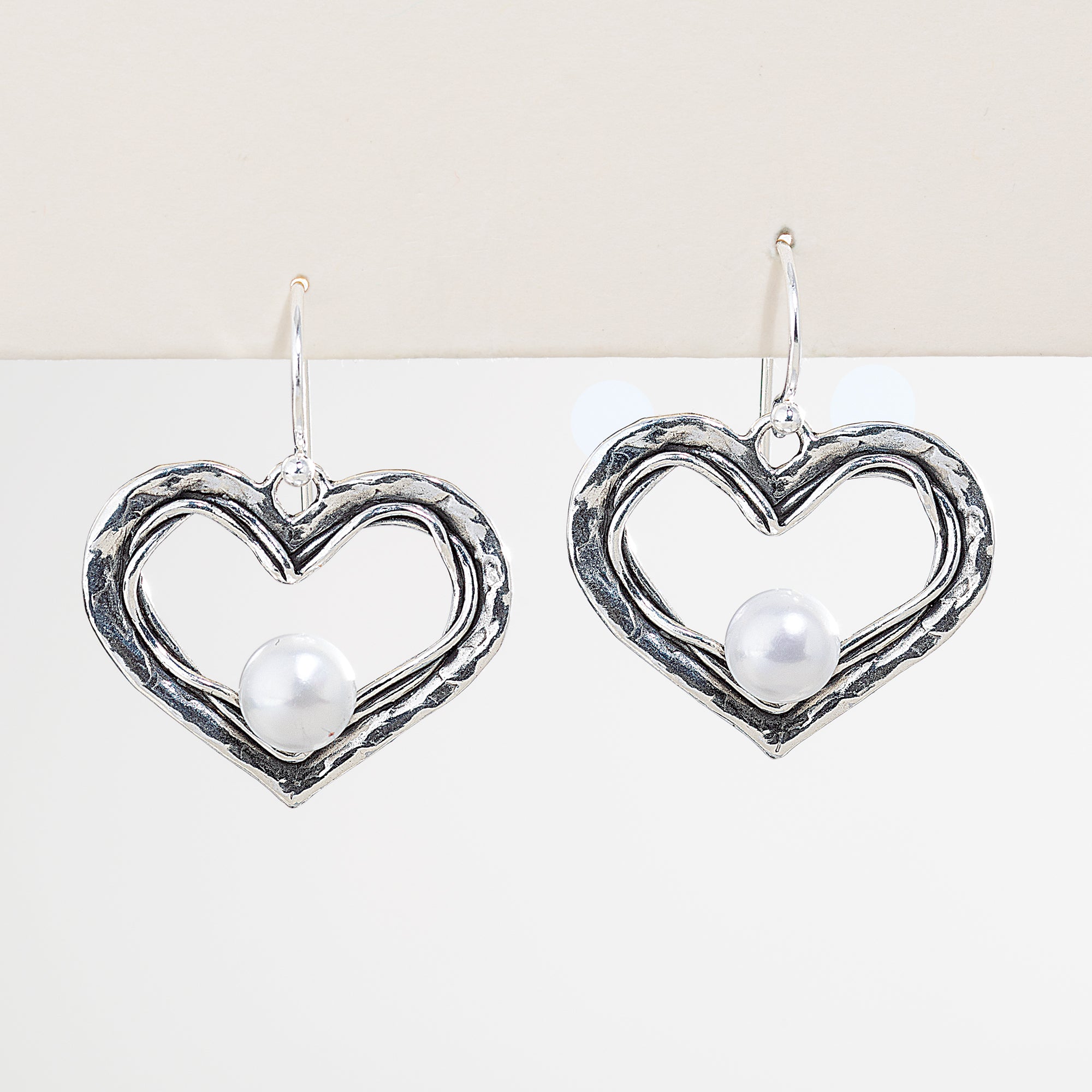 Sterling Silver Heart & Pearl Cut-Out Earrings | Uno Alla Volta