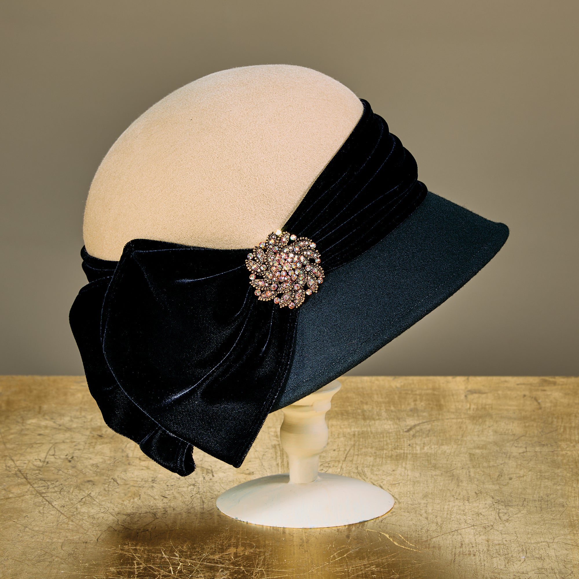 Zelda Camel & Black Cloche | Uno Alla Volta